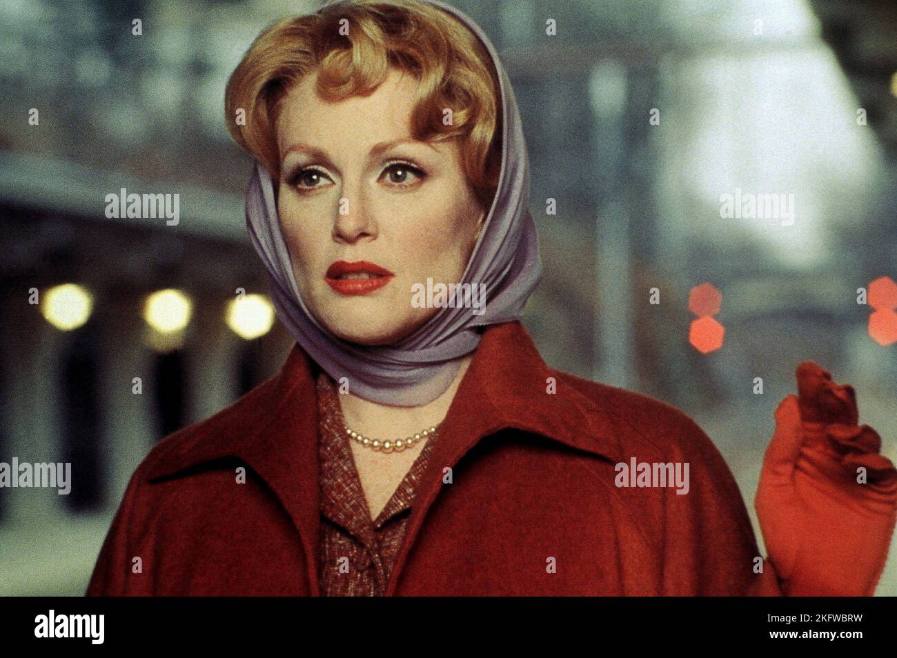 Julianne moore necklace hi-res stock photography and images - Alamy Julianne moore necklace hi-res stock photography and images - Alamy