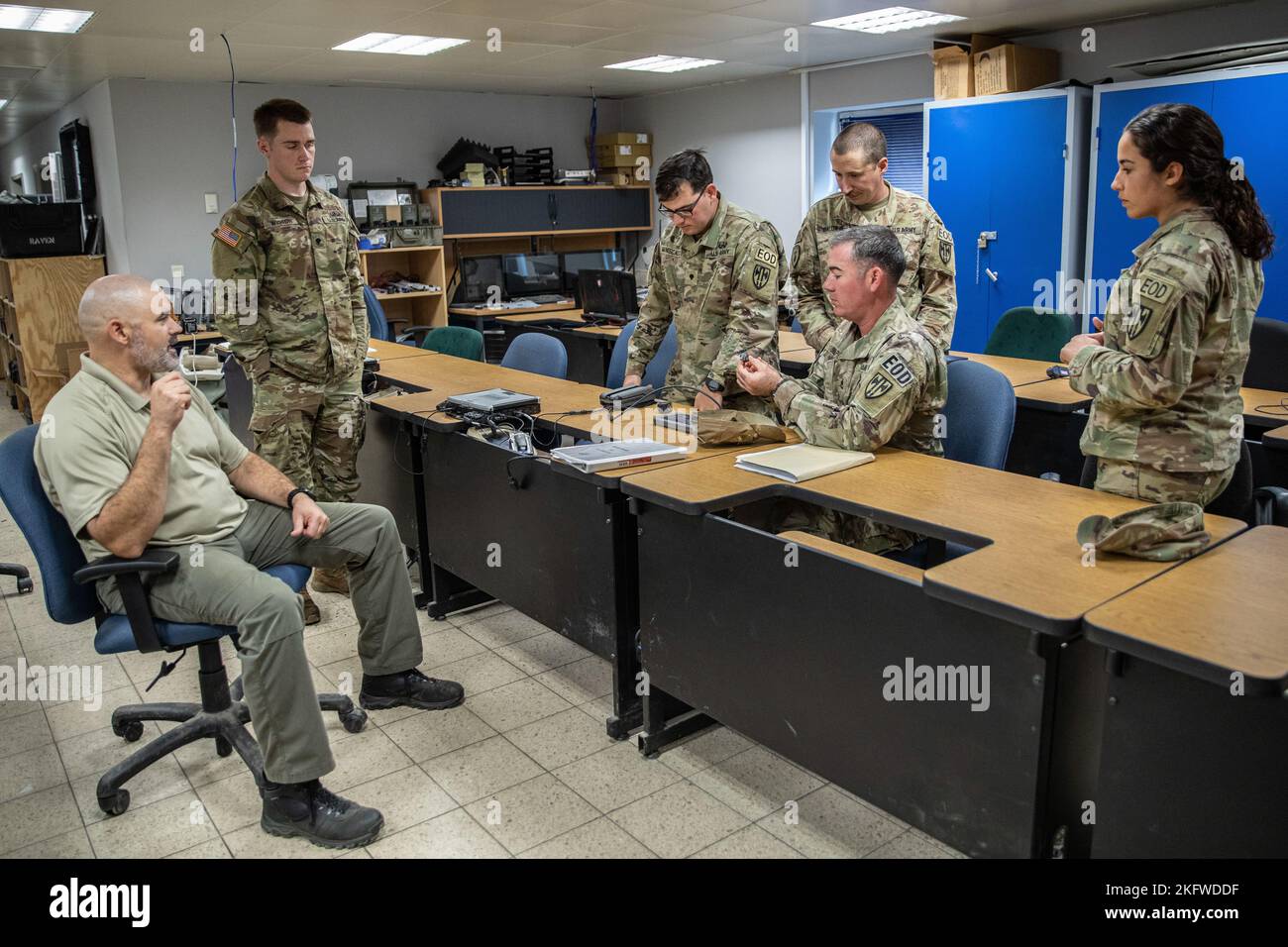 Soldiers from the 720th Explosive Ordnance Disposal, in Baumholder ...