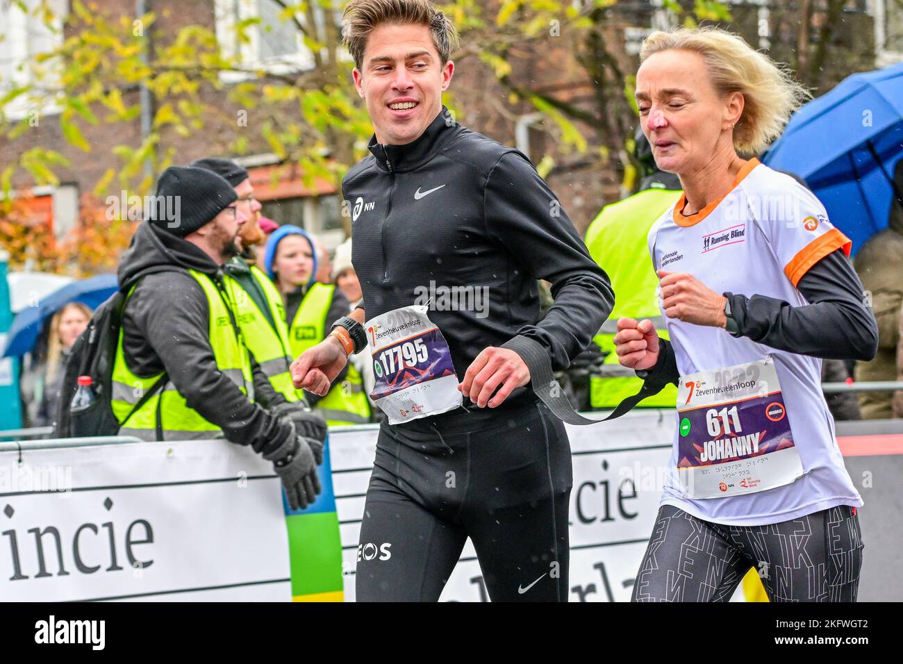 NIJMEGEN, 20-11-2022, NN Zevenheuvelenloop Johanny Gelens en Michel ...