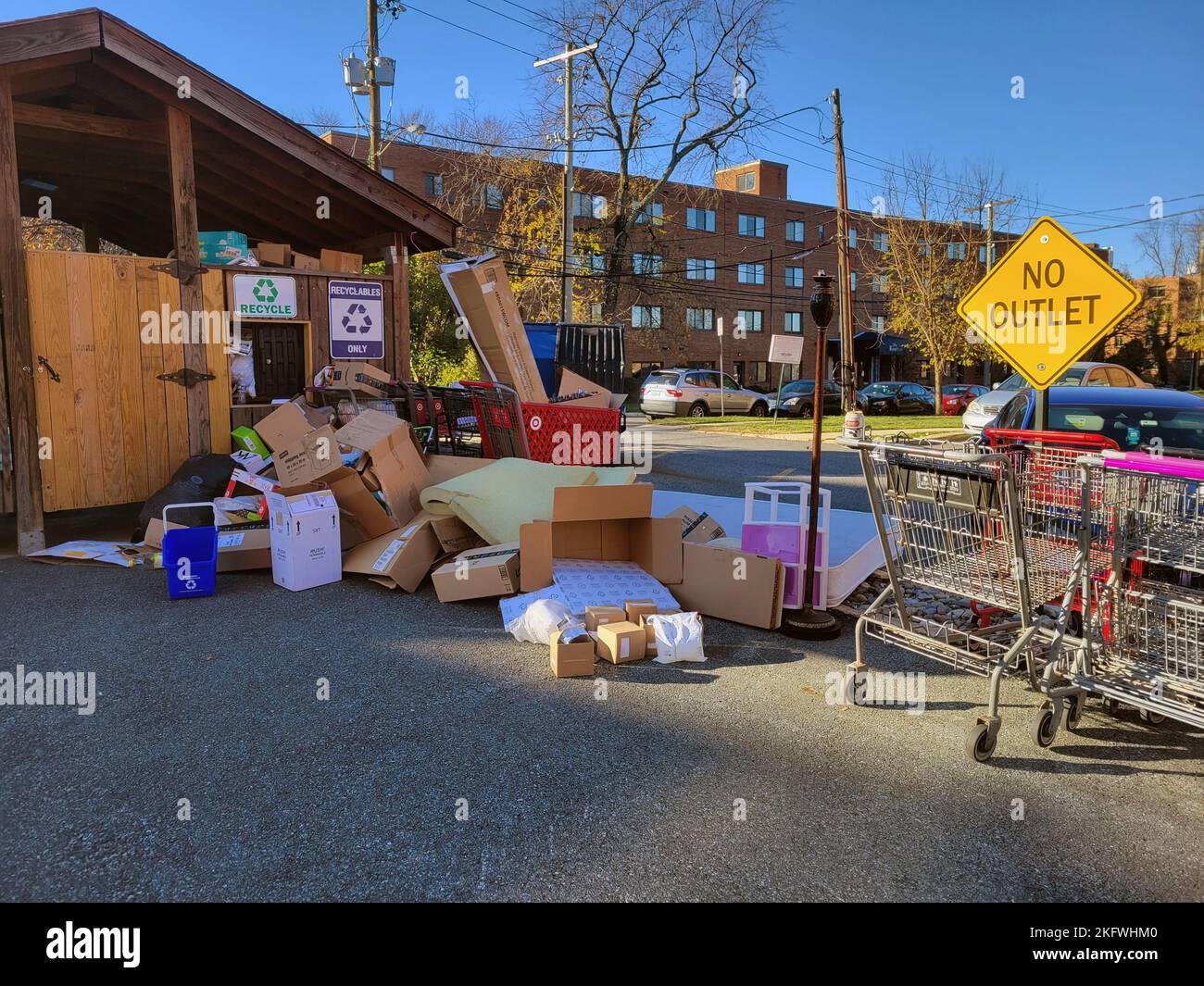 November 20, 2022, Bethesda, MD, USA: An overflowing recycling bin in a ...