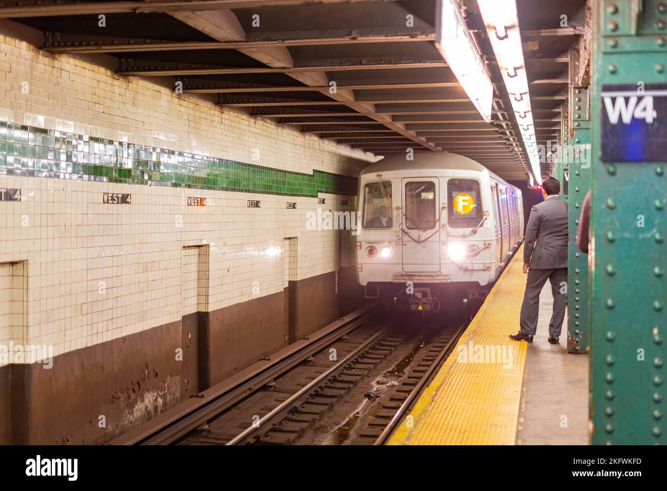 New York, SEP 15 2014 - Interior view of subway platform Stock Photo ...