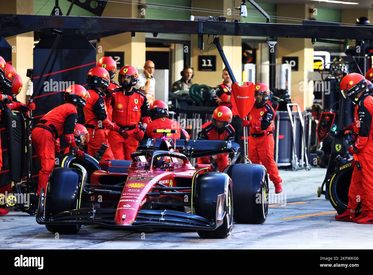 Carlos Sainz Jr (ESP) Ferrari F1-75 makes a pit stop. 20.11.2022. Formula 1 World Championship ...