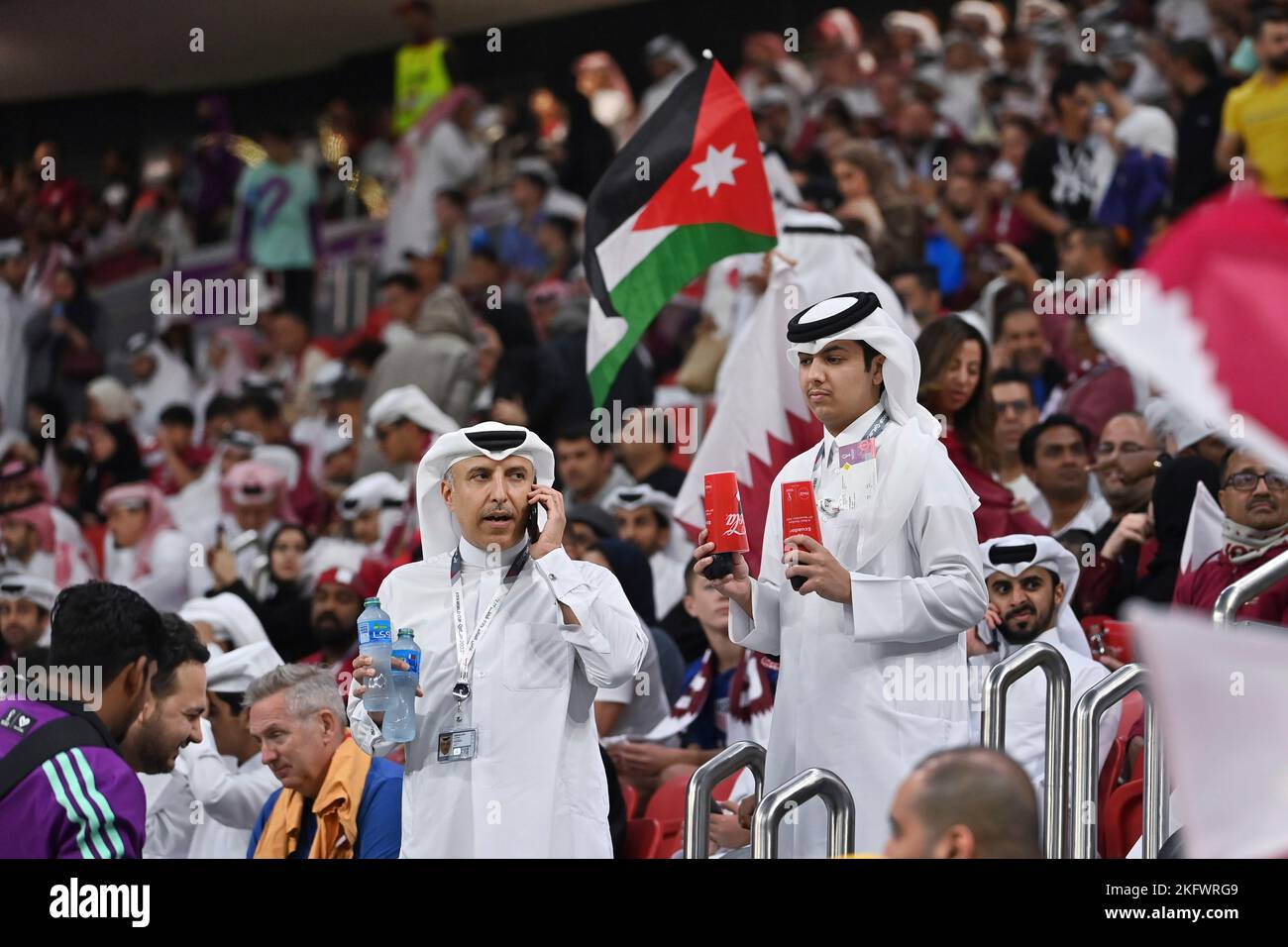 Doha, Katar. 20th Nov, 2022. Qatari fans, football fans in typical ...