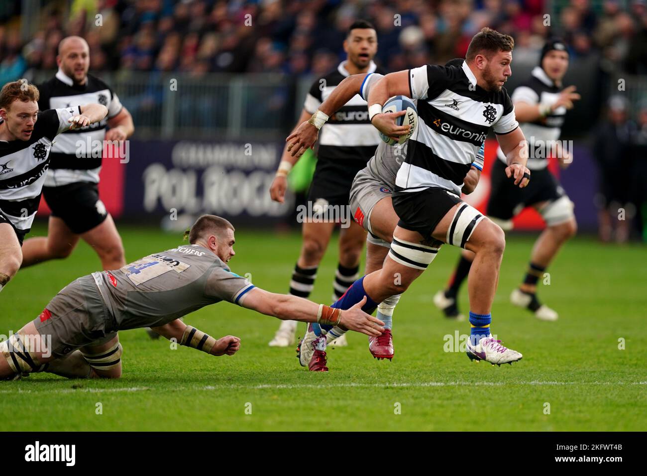 Barbarians’ Olly Robinson (right) evades the tackle of Bath’s Fergus ...