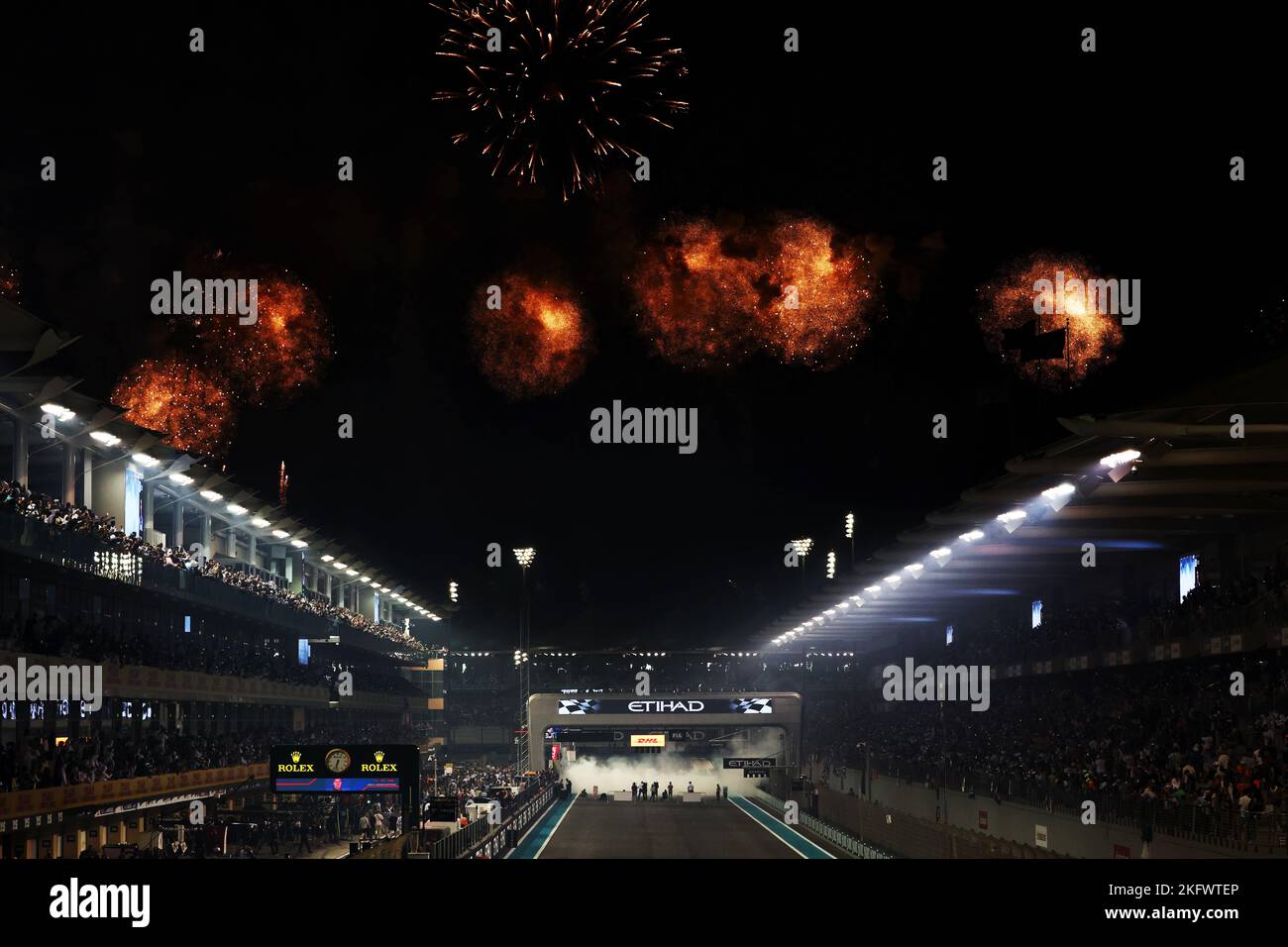 Yas Marina Circuit, Abu Dhabi, UAE. 20/11/2022, Doughnuts and fireworks ...