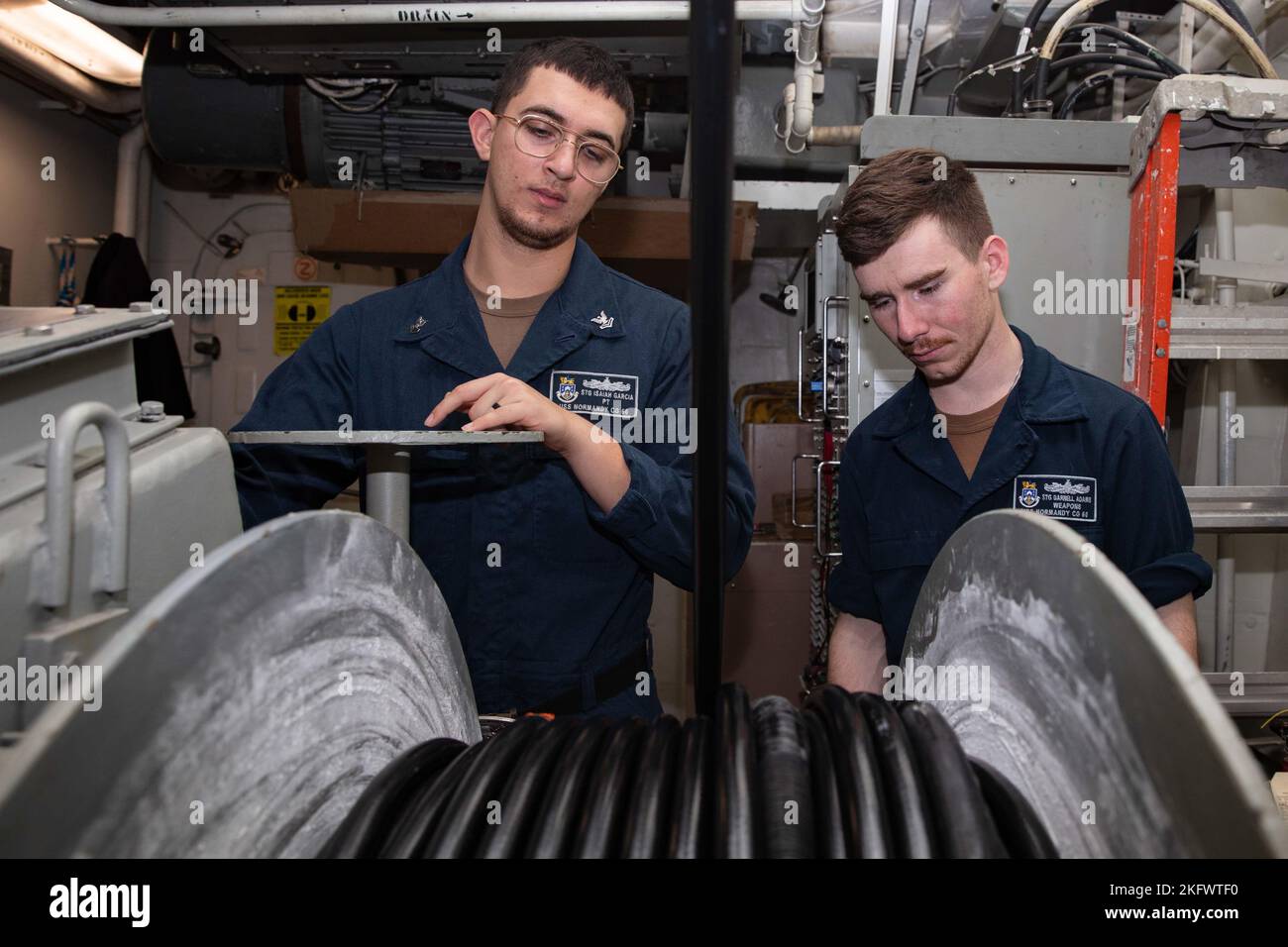 221012-N-LK647-1009 ATLANTIC OCEAN—Sonar Technician (Surface) 2nd Class ...