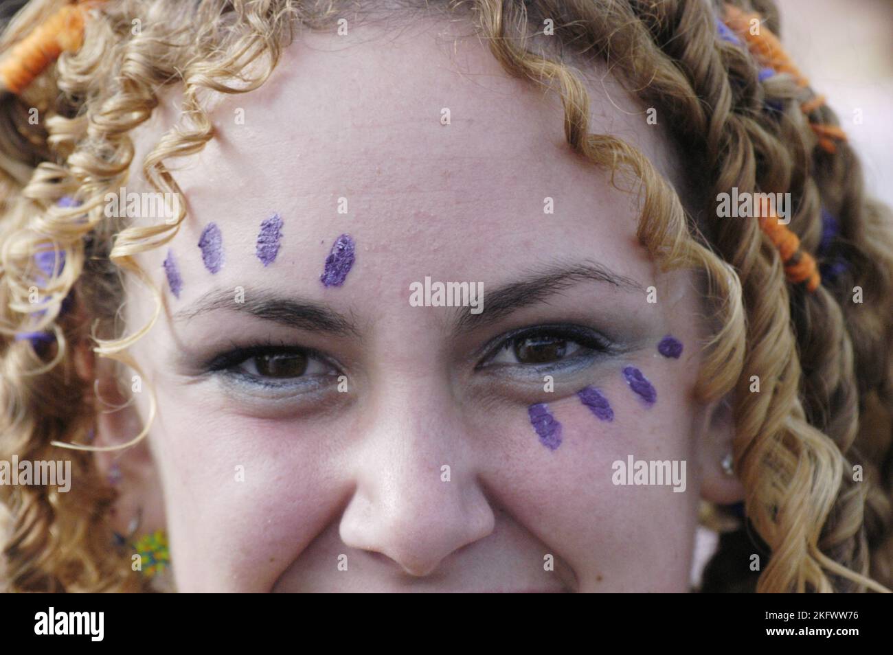 YOUNG WOMAN, CURLY HAIR, WAVE HENNA TATTOO: Henna eye tattoo. Radio One ...