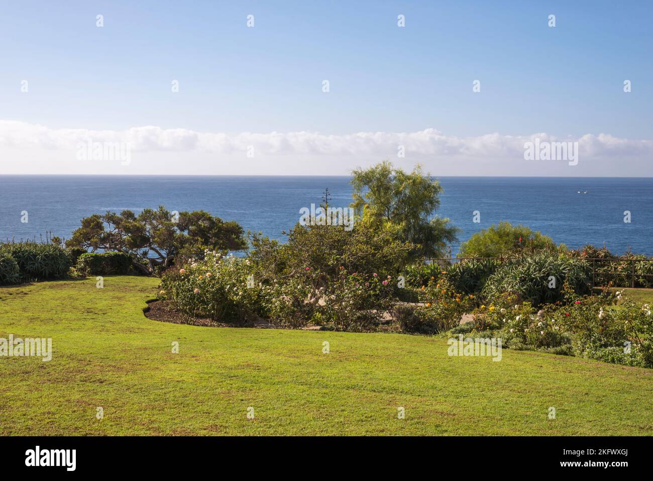 Coastal view from Crescent Bay Point Park. Laguna Beach, California ...