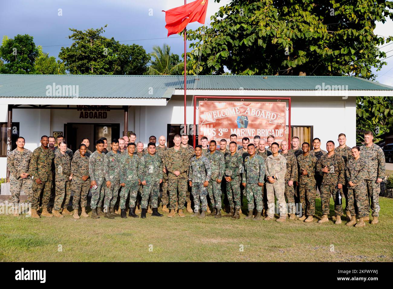 Philippine Marines assigned to the 65th Force Recon Company, 3rd Marine ...