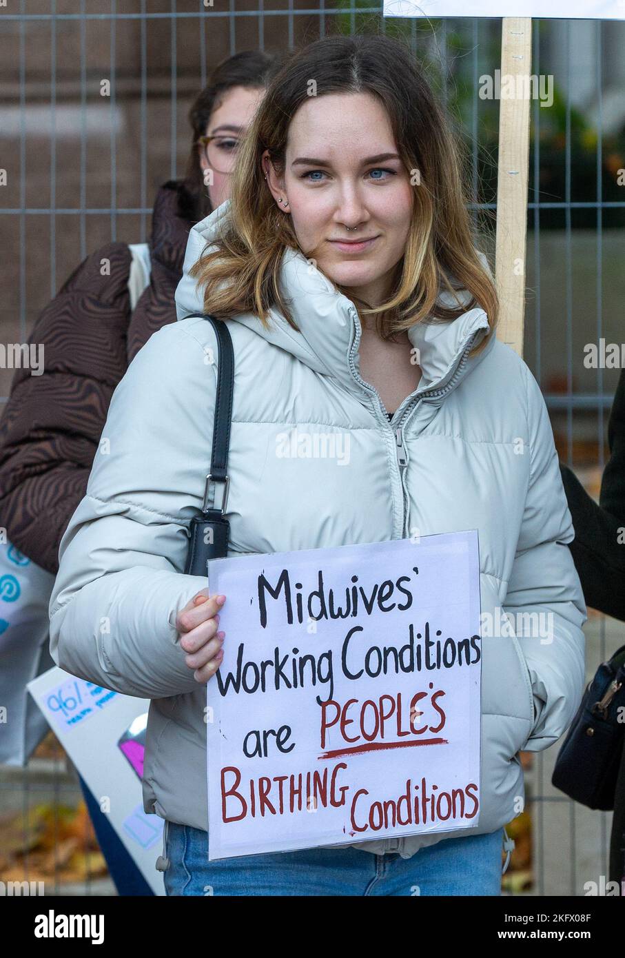 London, England, UK. 20th Nov, 2022. Midwives stage a protest in ...