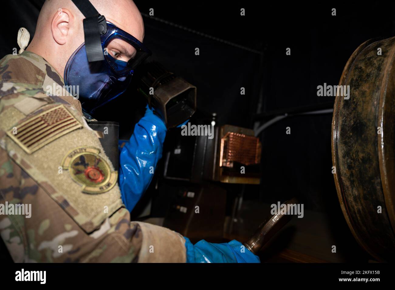 Magnetic particle inspection hi-res stock photography and images - Alamy