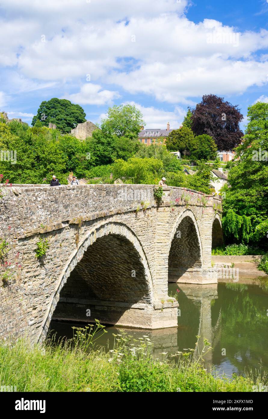 English river bridge people hi-res stock photography and images - Alamy