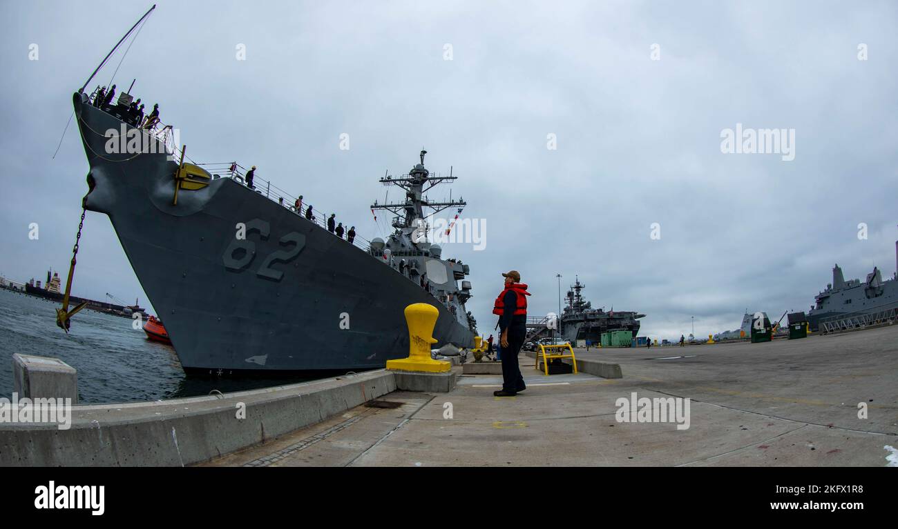 221013-N-XK047-1012 SAN DIEGO (Oct. 13, 2022) – Sailors assigned to ...