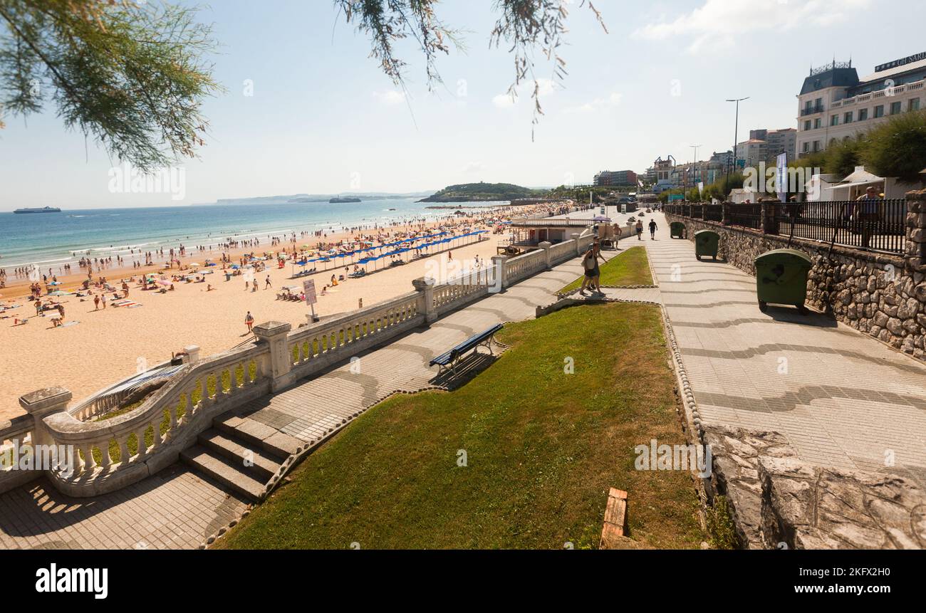 Santander beach in summer. Cantabria. Spain Stock Photo - Alamy