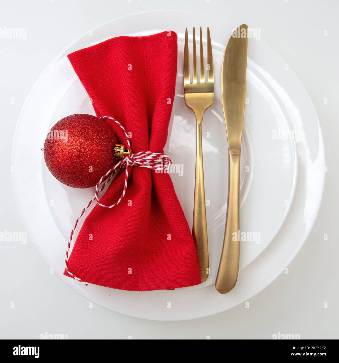 Christmas table setting, celebration dinner. Golden Cutlery and red ...