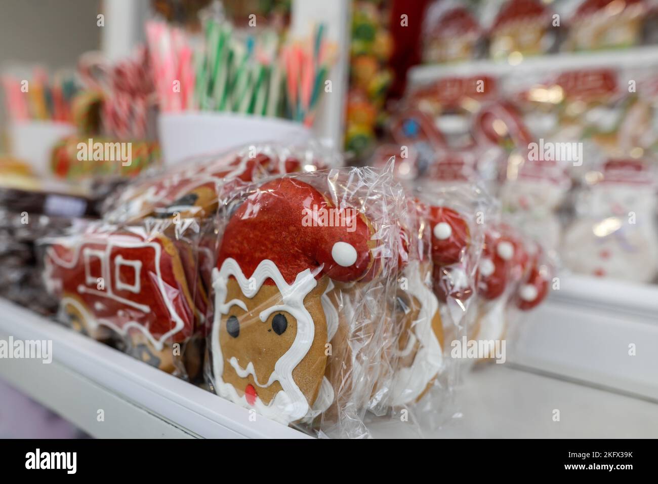 Gingerbread man candy cane hi-res stock photography and images - Alamy