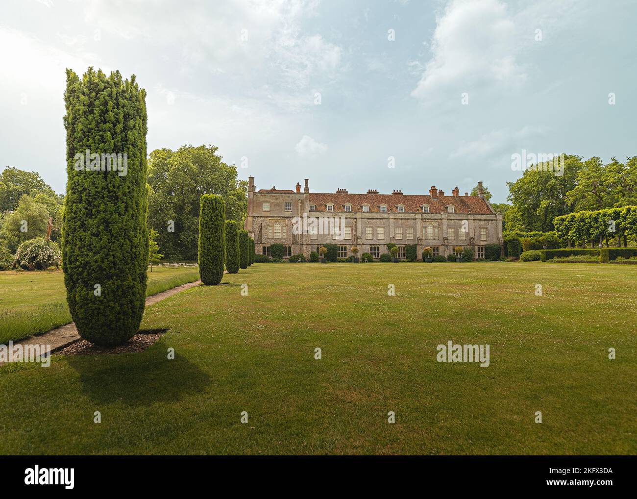 Mottisfont Abbey in Romsey, Hampshire Stock Photo - Alamy