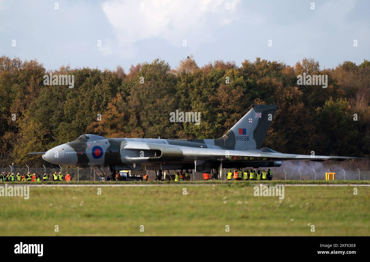 Vulcan bomber XH558 'The Spirit of Great Britain' runs her engines for ...