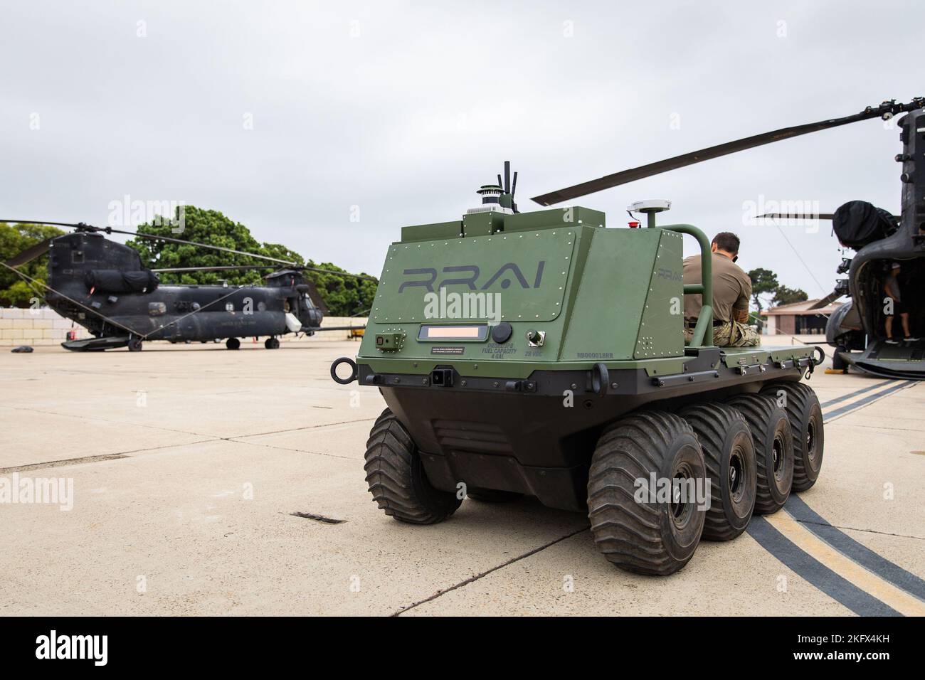 Soldiers from U.S. Army Special Operations Command train with the Small ...