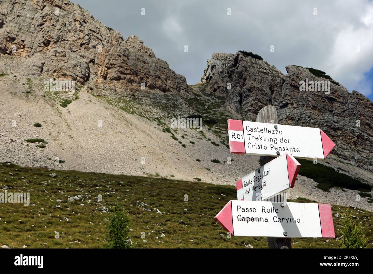 sign with arrows with the names of the Italian mountain place in the ...