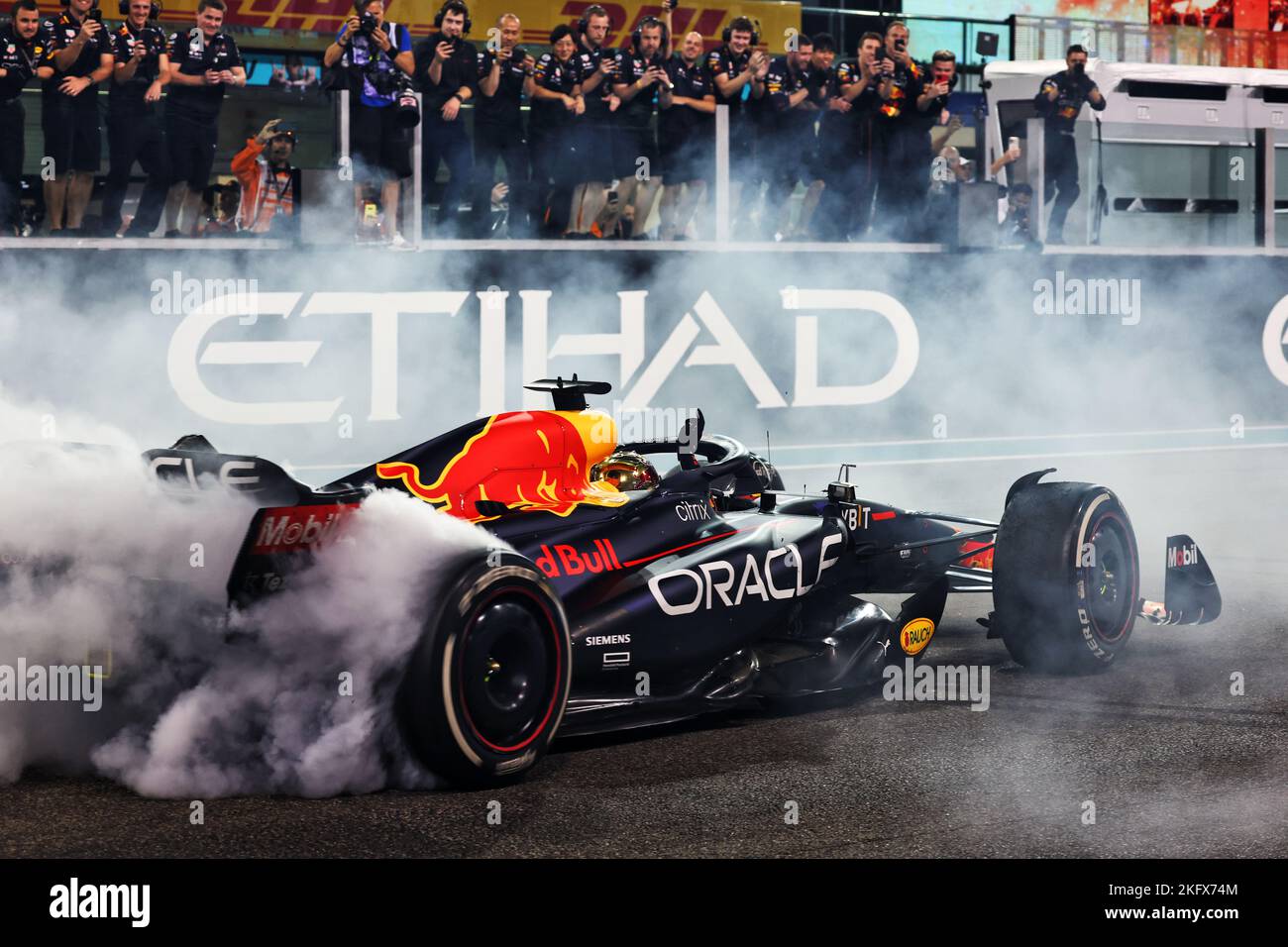 Max verstappen abu dhabi 2022 donuts hi-res stock photography and images - Alamy