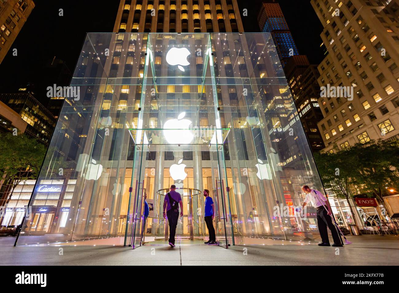 Apply store hi-res stock photography and images - Alamy