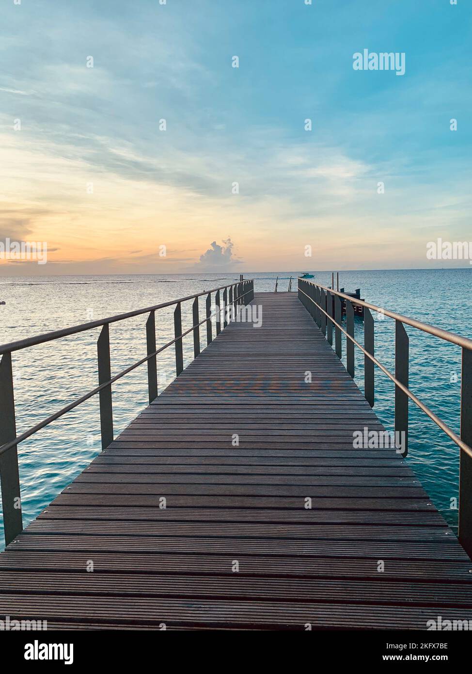 Wooden pier at sunset. Seascape with sunset lights Stock Photo - Alamy