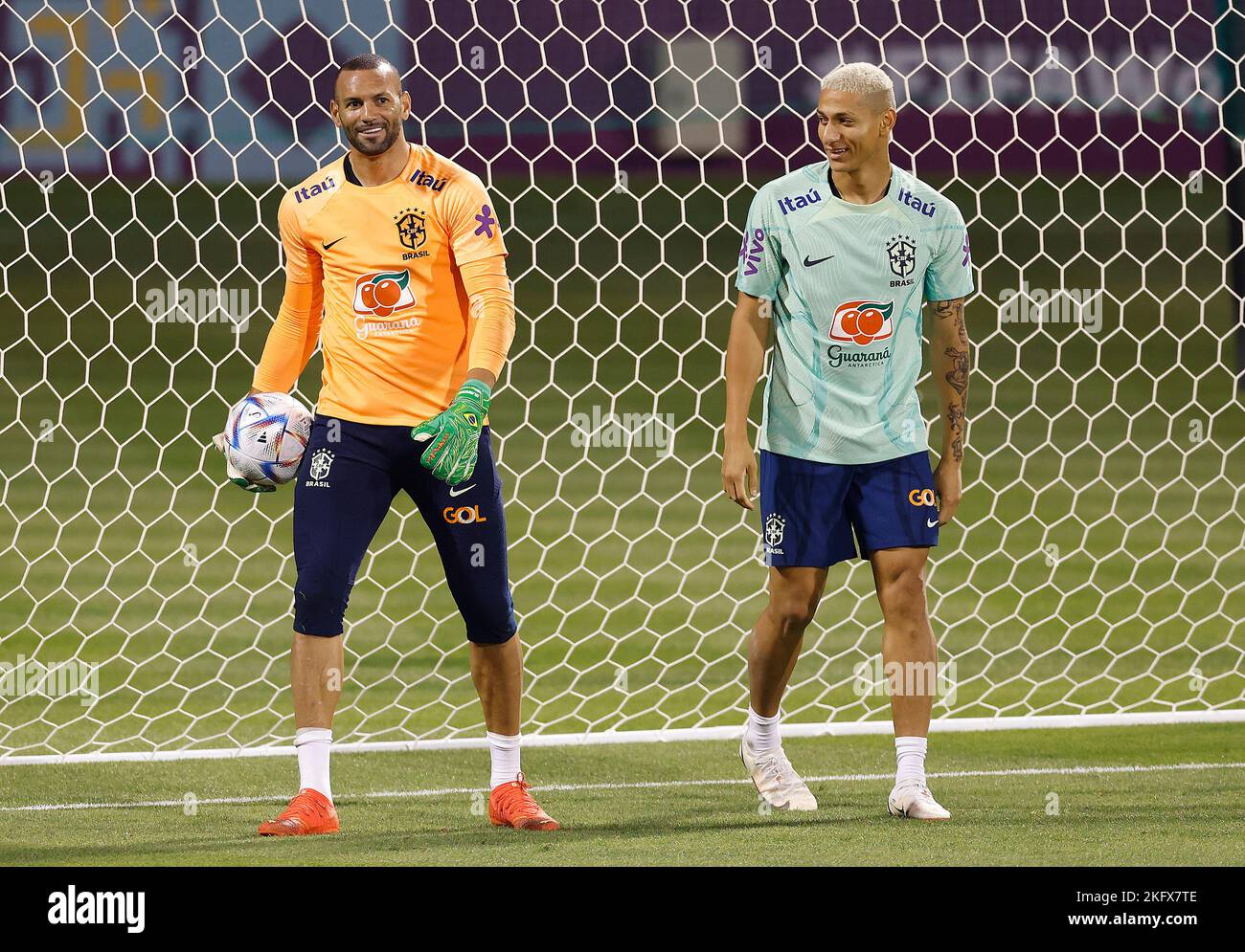 Doha, Catar. 20th Nov, 2022. Everton and Richarlisson during the ...