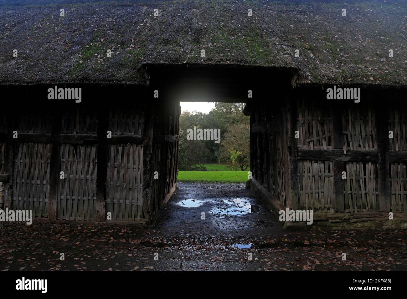 Cruck hi-res stock photography and images - Alamy