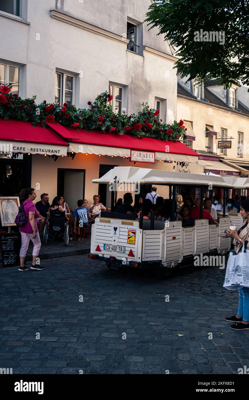 Driving around town hi-res stock photography and images - Alamy