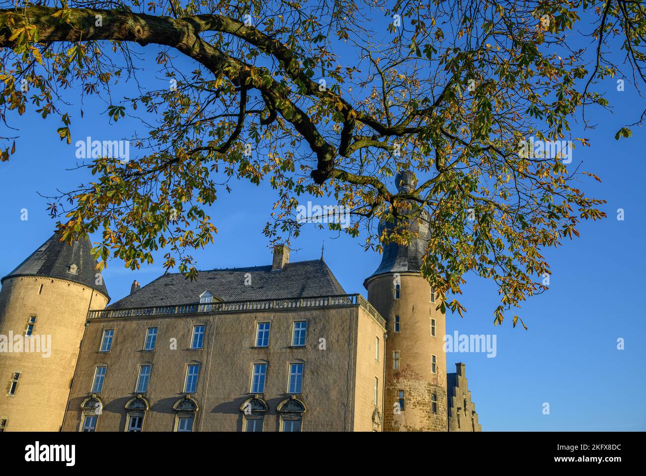 Autumn at a castle in westphalia Stock Photo - Alamy