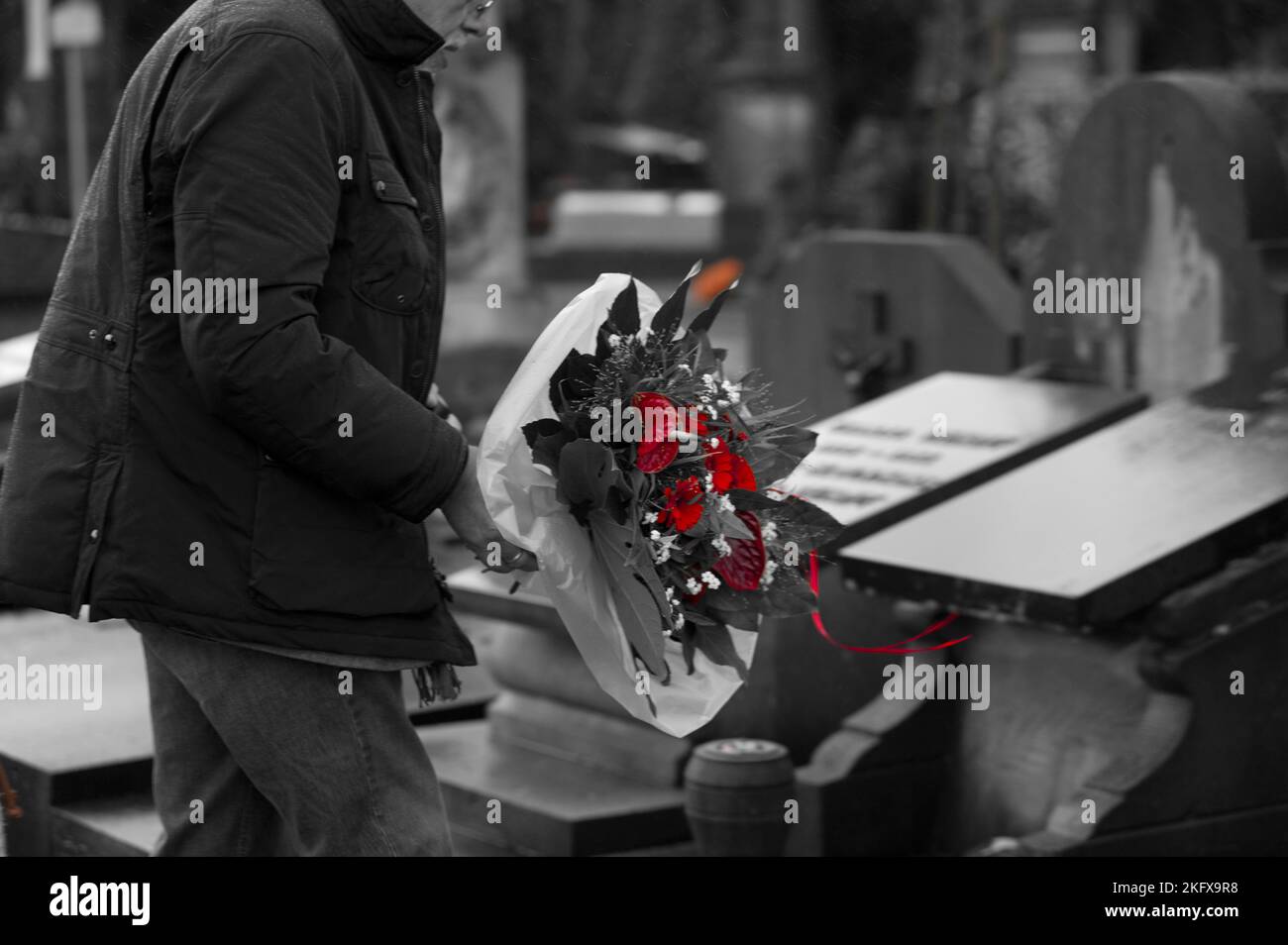 Toussaint - Cimetiere et croix - chrysantheme en souvenir des morts ...