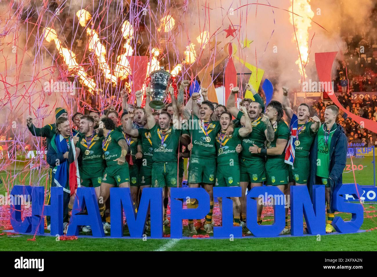 Manchester, UK. 18th Nov, 2022. The Australian team lift the trophy ...