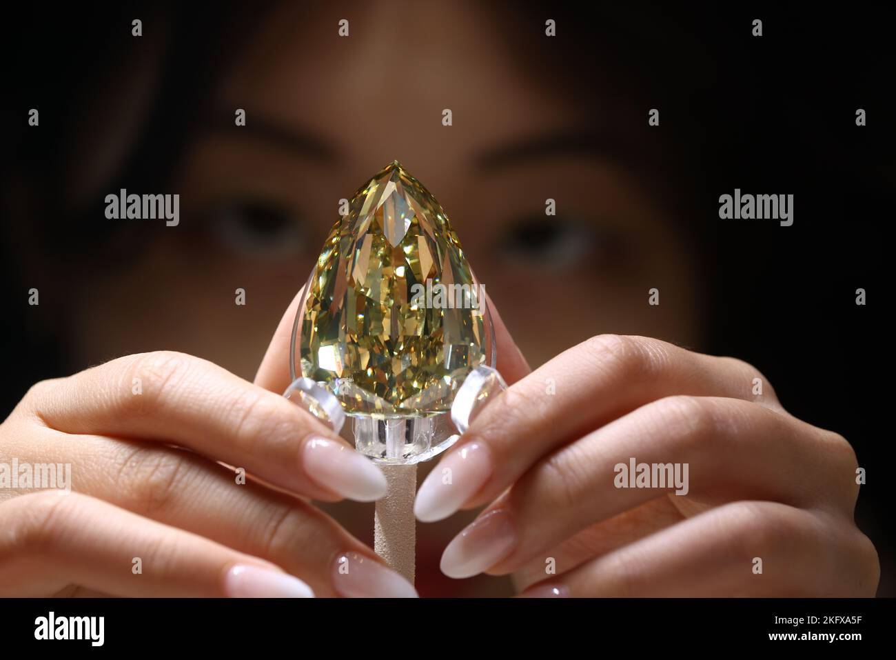 Golden canary diamond hi-res stock photography and images - Alamy