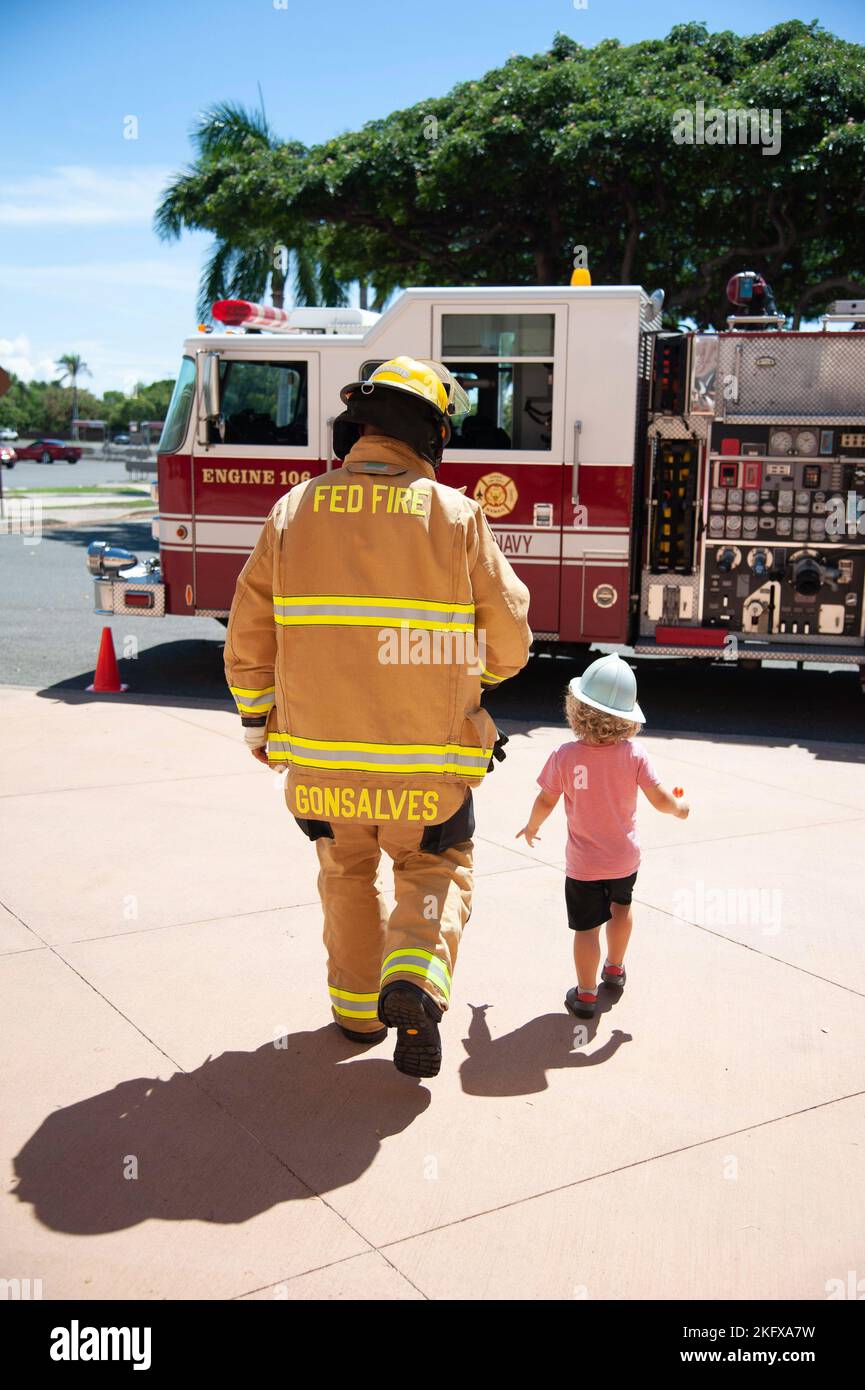 221013-N-XM133-0002 JOINT BASE PEARL HARBOR-HICKAM, Hawaii (Oct. 13 ...