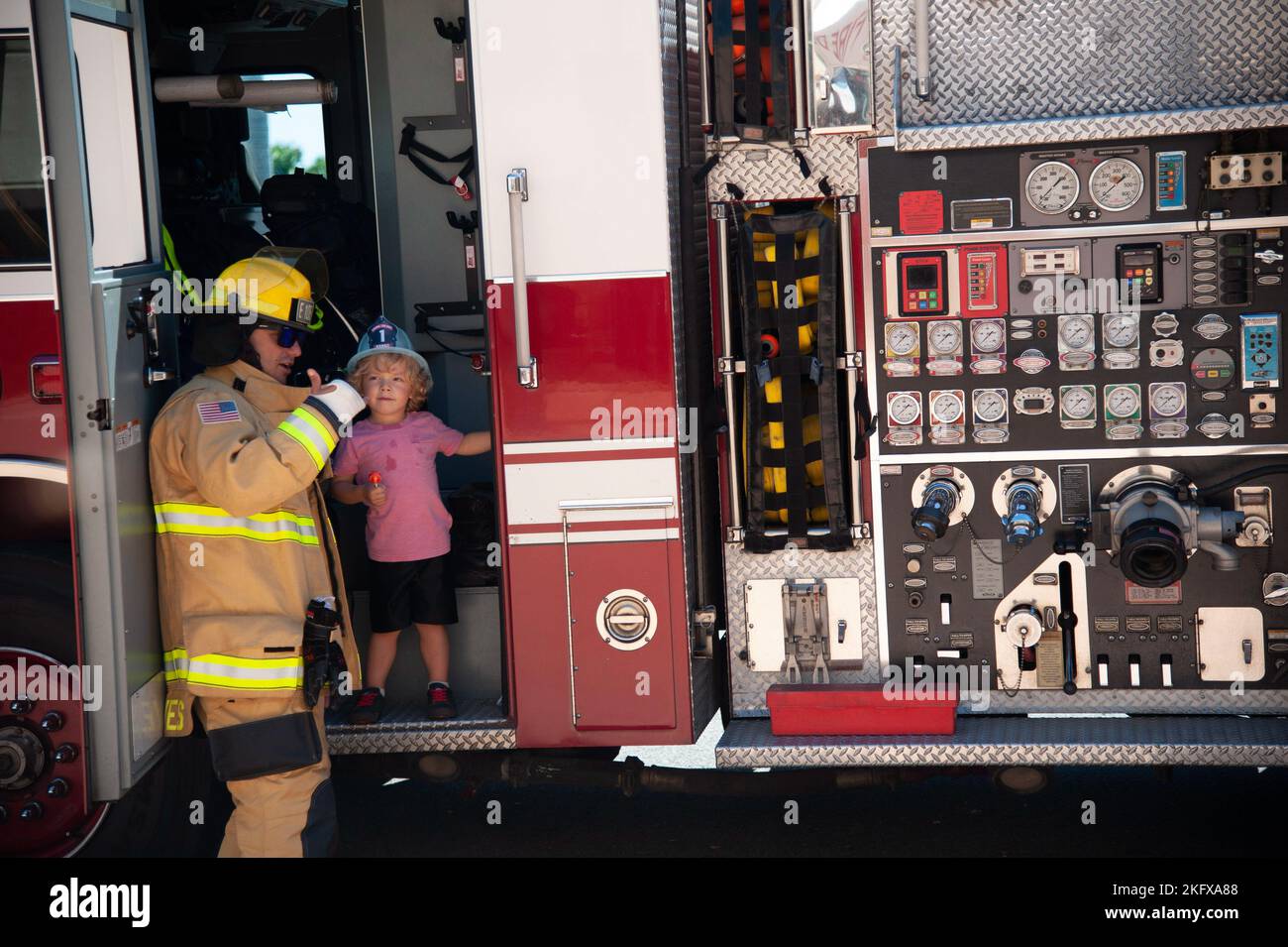 221013-N-XM133-0006 JOINT BASE PEARL HARBOR-HICKAM, Hawaii (Oct. 13 ...