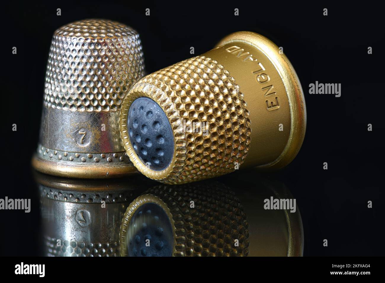 Needle and thimbles hi-res stock photography and images - Alamy