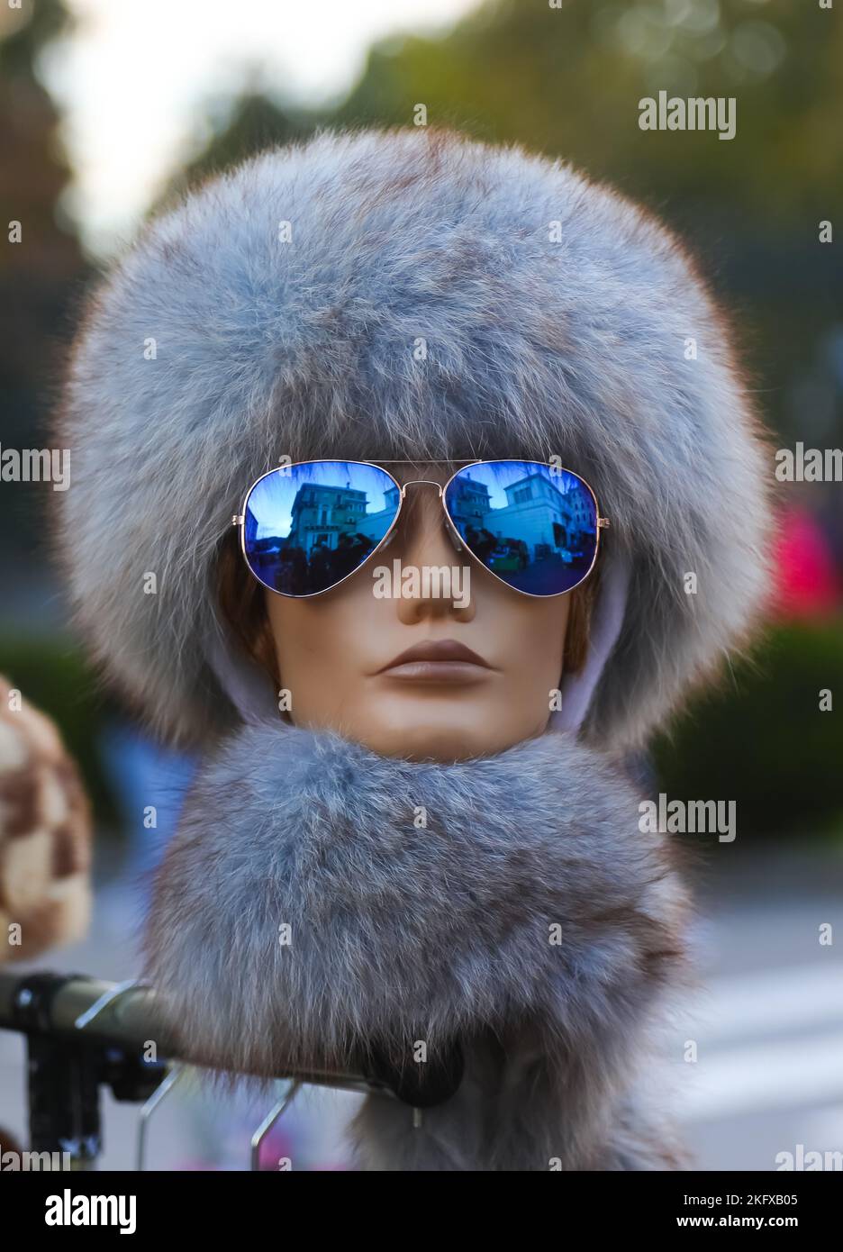 face of dummy with vintage mirror glasses Stock Photo - Alamy