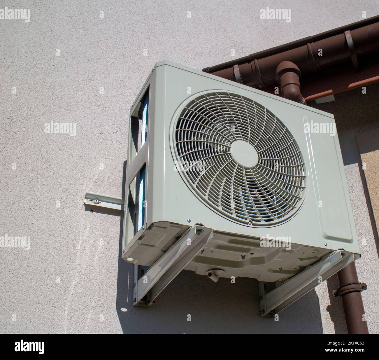 Air conditioning component outside the building, external air ...