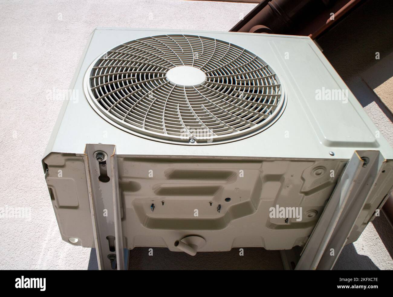 Air conditioning component outside the building, external air ...