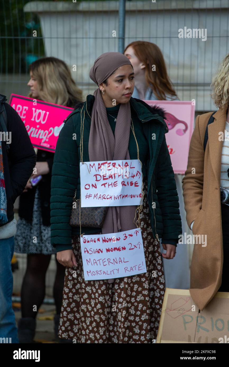 London, England, UK. 20th Nov, 2022. Midwives stage a protest in ...