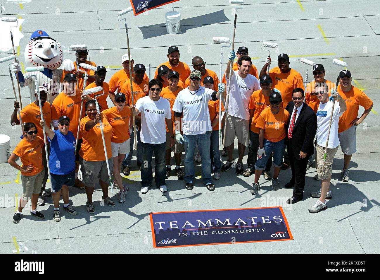 Of the ny mets pose with hi-res stock photography and images - Alamy