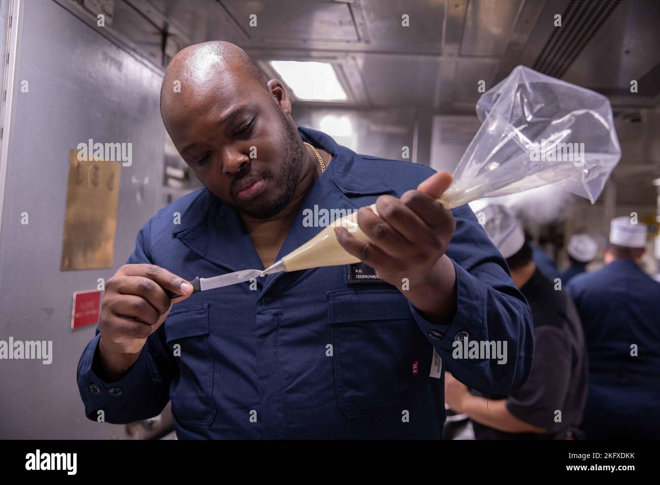 221013-N-LK647-1116 ATLANTIC OCEAN—Culinary Specialist 1st Class Rakeem ...