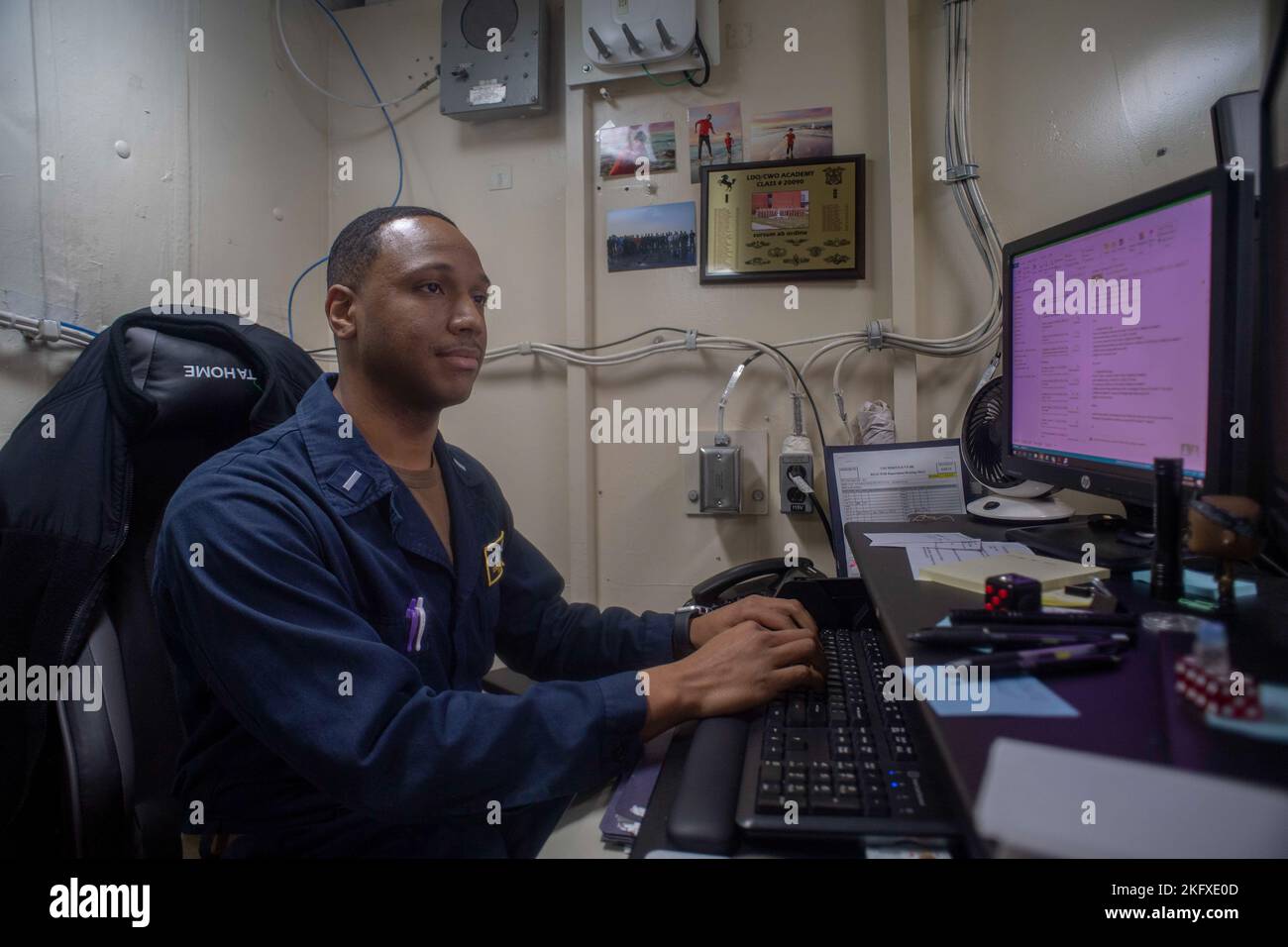 221013-N-KU796-1005 PACIFIC OCEAN (Oct. 13, 2022) U.S. Navy Lt. j.g ...