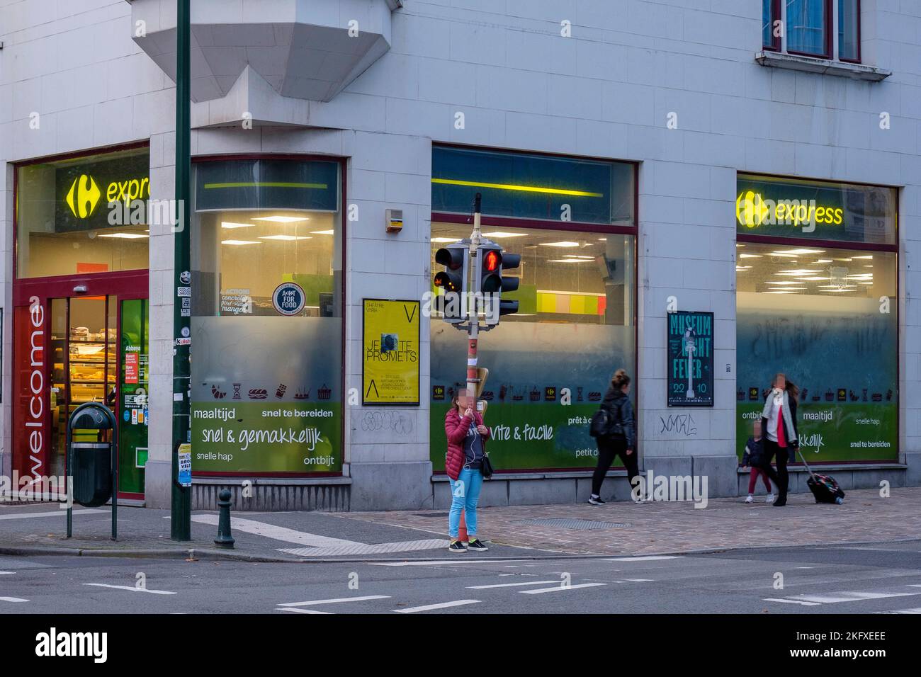 Carrefour Express sign and shop entrance | Facade d'un Carrefour ...