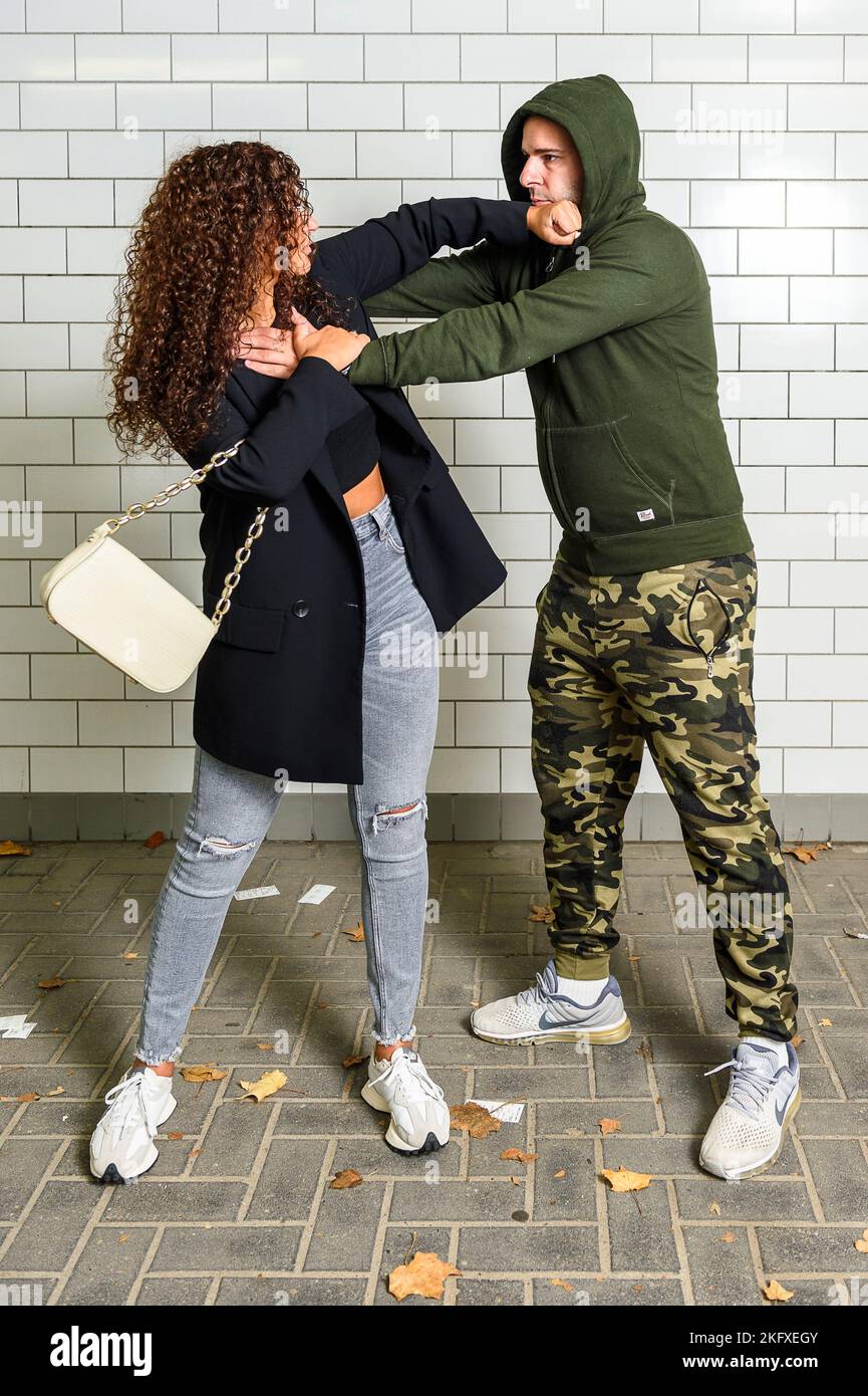 Self defence attitude to react to physical agression. | Usage de la ... Self defence attitude to react to physical agression. | Usage de la ...