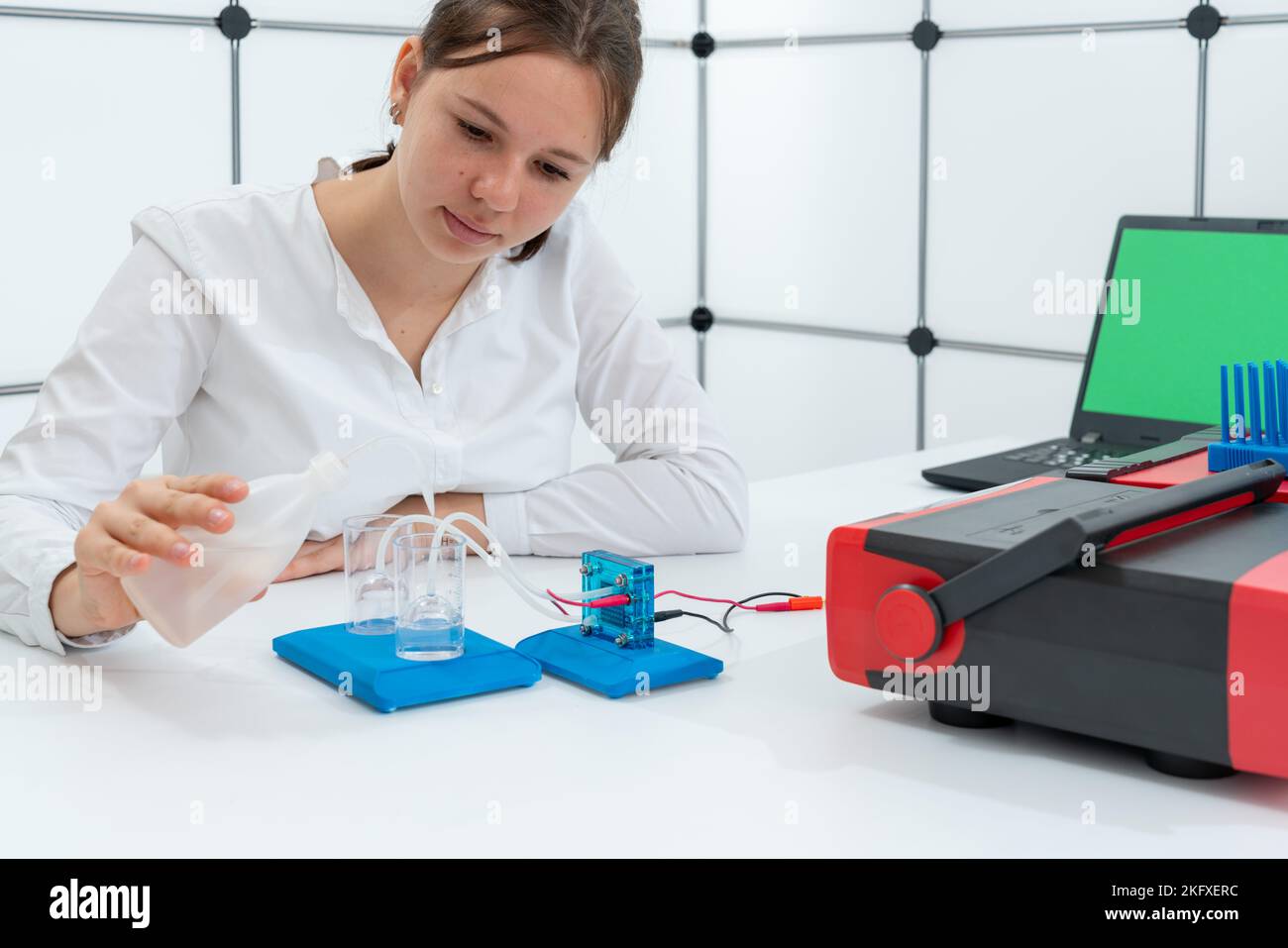 Hydrogen test laboratory hi-res stock photography and images - Alamy