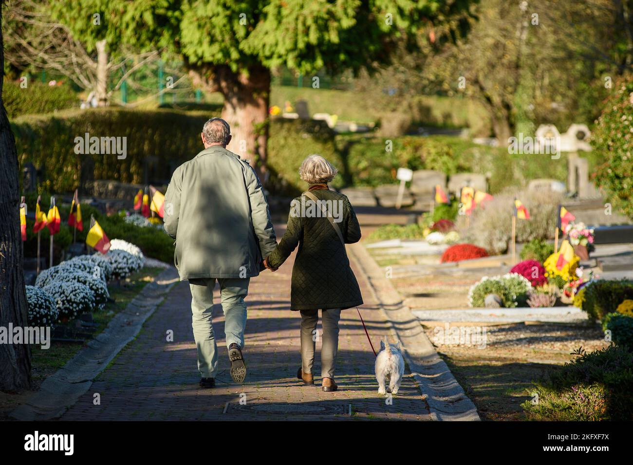 Toussaint - Cimetiere et croix - Fete des saints - Hommage aux morts ...