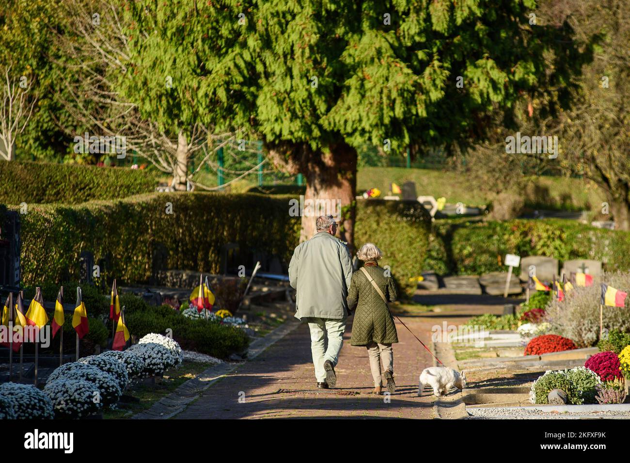 Toussaint - Cimetiere et croix - Fete des saints - Hommage aux morts ...