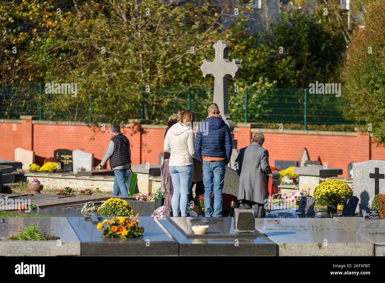 Toussaint - Cimetiere et croix - Fete des saints - Hommage aux morts ...